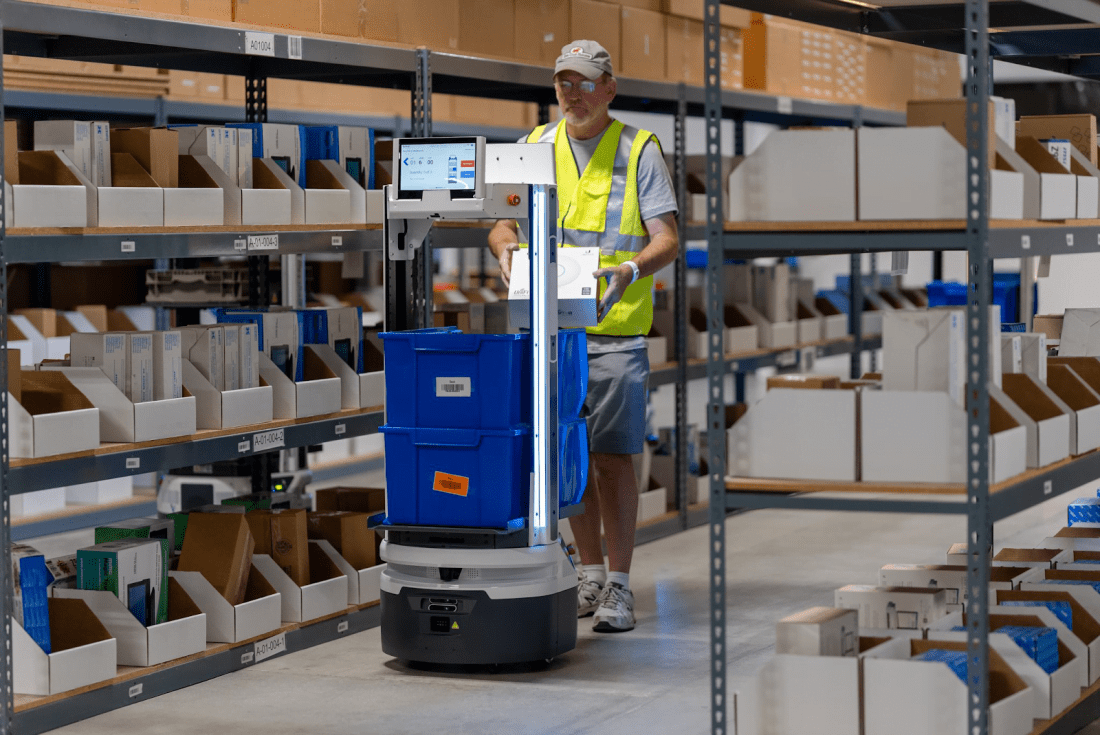 Pros and cons of different warehouse automation solutions