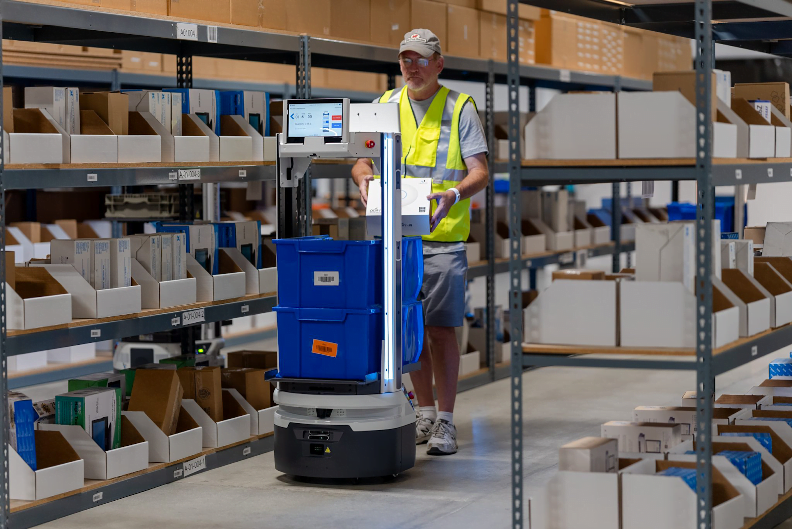 Pros and cons of different warehouse automation solutions