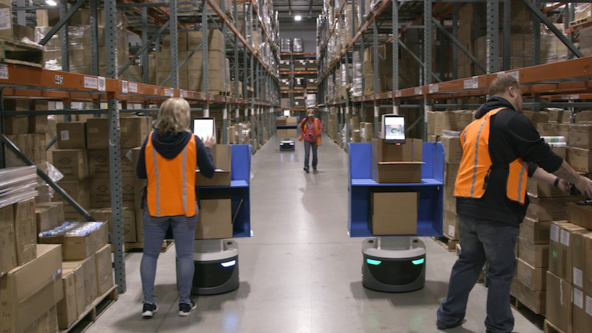 Which is better for your operations: Brightpick Autopicker vs directed picking AMRs - Brightpick